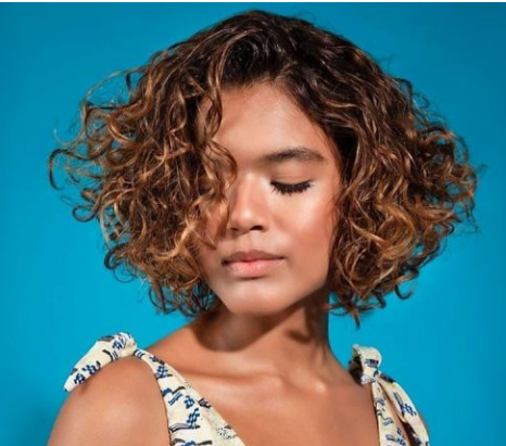 25+ Model Rambut Pendek Wanita Sesuai Bentuk Wajah Terbaru 2024